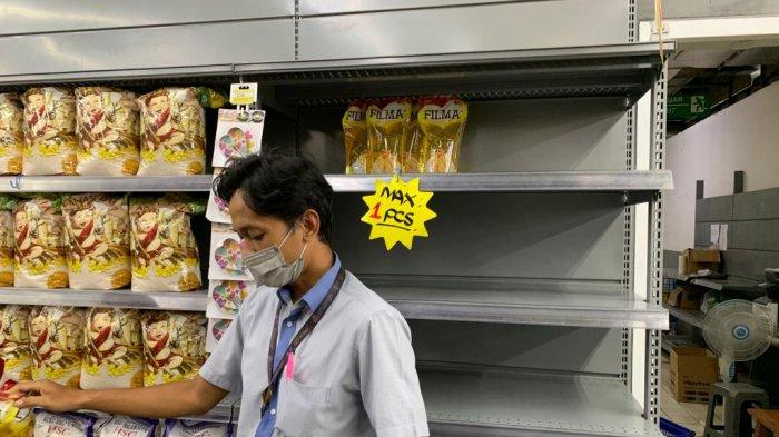 STOK Minyak Goreng di Hypermart Sun Plaza Cepat Ludes, Warga Disarankan ...