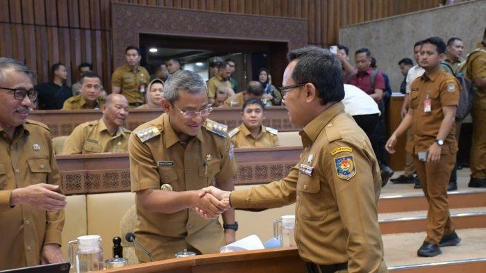 Pj Bupati Deliserdang Hadiri Raker dan RDP Komisi II DPR RI - Tribun-medan.com