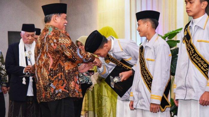 Hadiri Wisuda Santri Islam Al Azhar Asy-Syarif, Wabup Deliserdang: Semoga Jadi Insani ...