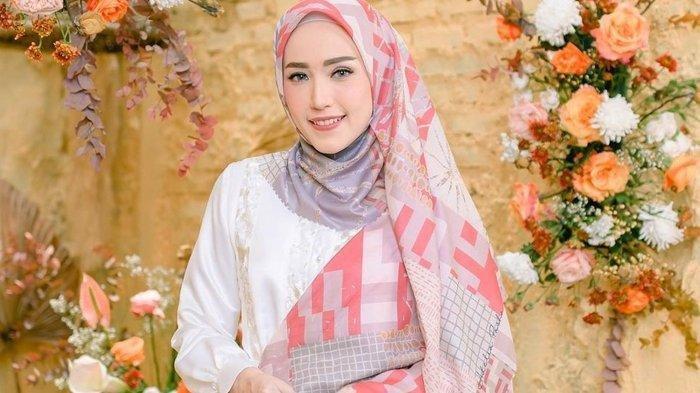 Siapkan Modal Uang Miliaran, Artis Terkenal Ini Ngaku Siap Nyaleg di Pemilu 2024 Bareng Istrinya ...