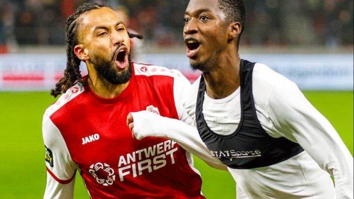 Denny Landzaat Bawa Kabar Baik soal Peluang Jairo Riedewald Gabung ...