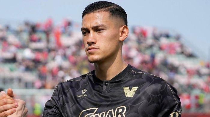 Harga Pasar Jay Idzes Naik, Akhirnya Pemain Timnas Indonesia Tembus 10 Besar Bek Termahal di ...