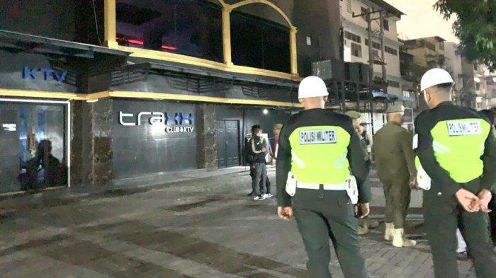 KTV Traxx di Medan Petisah Ditutup Paksa Satpol PP, TNI dan Polisi ...