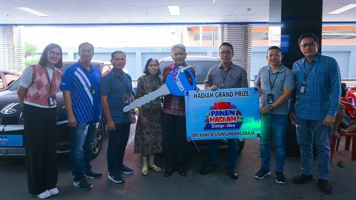 Nasabah Dari Tahun 70an Dapatkan Hadiah Utama Panen Hadiah Simpedes BRI - Tribun-medan.com