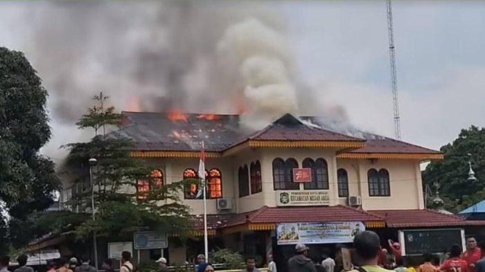 Kantor Camat Medan Area Nyaris Ludes Terbakar, Diduga akibat Korsleting ... Kantor Camat Medan Area Nyaris Ludes Terbakar, Diduga akibat Korsleting ...