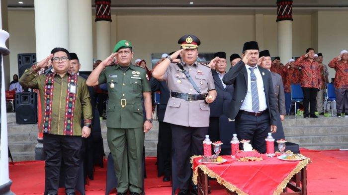 Kapolres Hadiri Upacara Peringatan Hari Jadi Kabupaten Palas Ke-16 - Tribun-medan.com