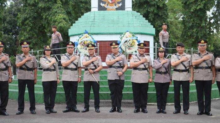 Sambut Hari Bhayangkara Ke-78, Kapolres Pematangsiantar Pimpin Ziarah dan Tabur Bunga di TMP ...