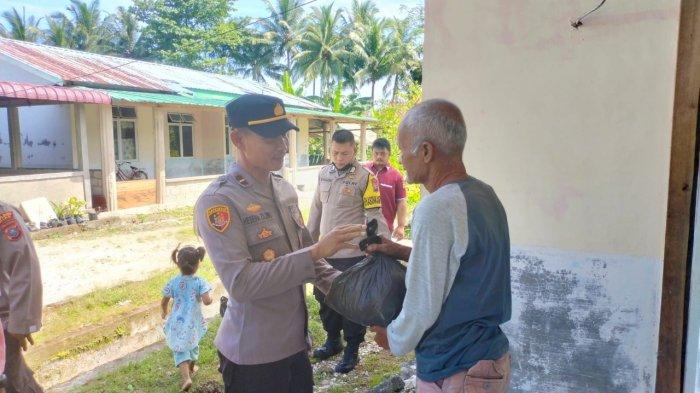 Peduli warga kurang mampu, Polsek Lahewa Bantu Penerima Layak - Tribun ... Peduli warga kurang mampu, Polsek Lahewa Bantu Penerima Layak - Tribun ...