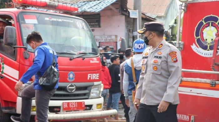 Panglong Prima Kabanjahe Kebakaran, Damkar Karo dan AWC Samapta Perlu 7 ...