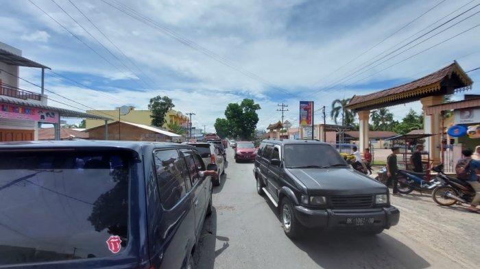 JALINSUM Medan-Banda Aceh Macet Hingga 7 Kilometer - Tribun-medan.com