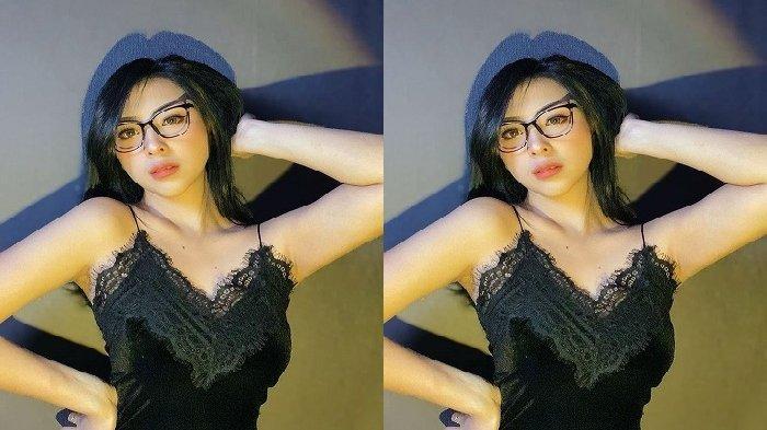 Model Seksi Ini Buka-bukaan Pertama Kali Dimasukin ke Ruangan Tertutup ...