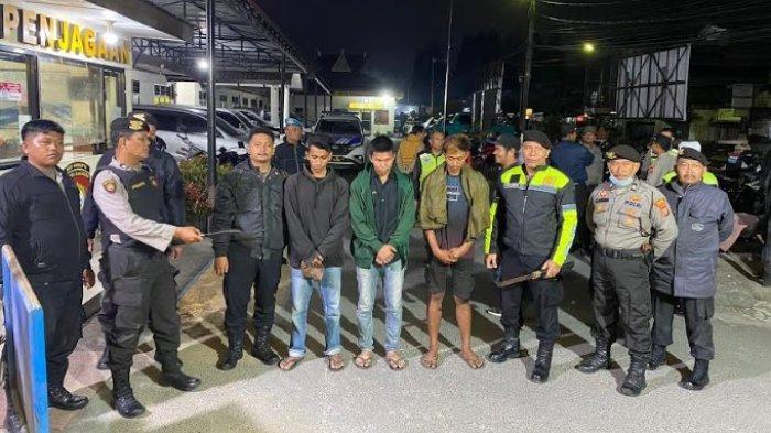 Bawa Sajam Keliling Kota, Tiga Pemuda Ini Pasang Wajah Manyun Ditangkap ...