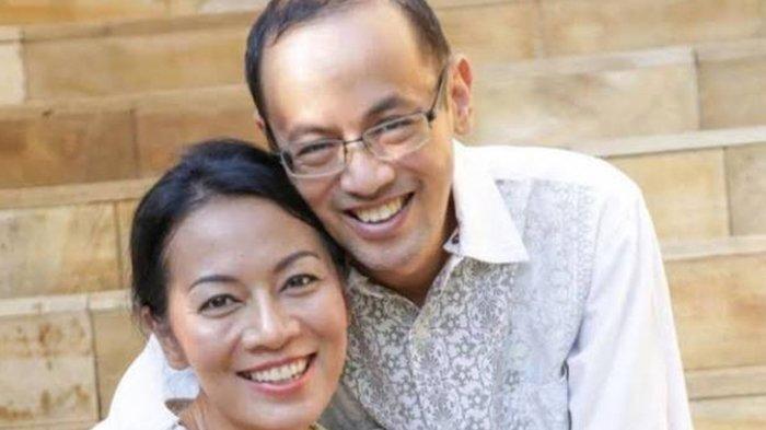 Kisah Cinta Reza Gunawan & Dewi Lestari, dari Persahabatan Jadi ...