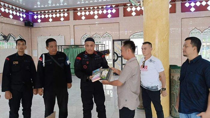 Kompi 4 Batalyon C Sat Brimob Polda Sumut Bagikan Al-Qur'an dan Iqra di TPA An-Nur dan LDDI ...