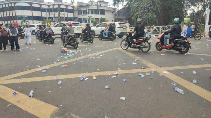 Ratusan Pedagang Pusat Pasar Usai Unjuk Rasa, Jalan Kapten Maulana ...