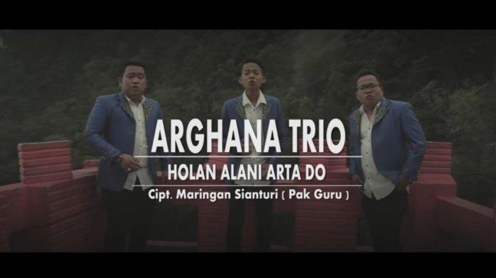 Lirik Lagu Batak Holan Alani Arta Do Dipopulerkan oleh Arghana Trio - Tribun-medan.com