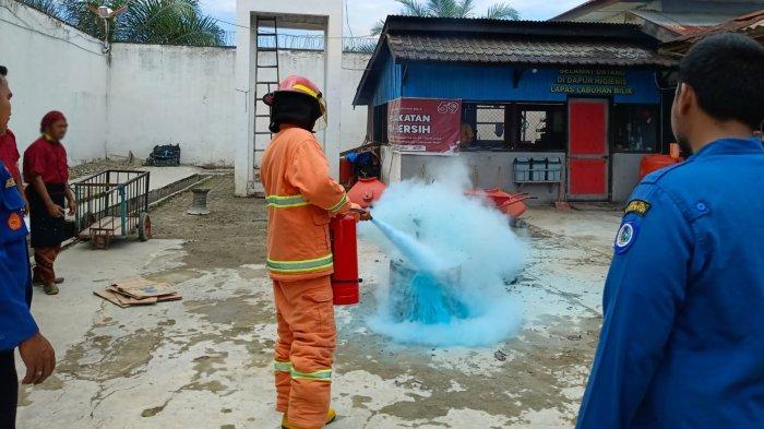 Lapas Labuhan Bilik Gandeng Damkar Labuhan Bilik Adakan Simulasi ...