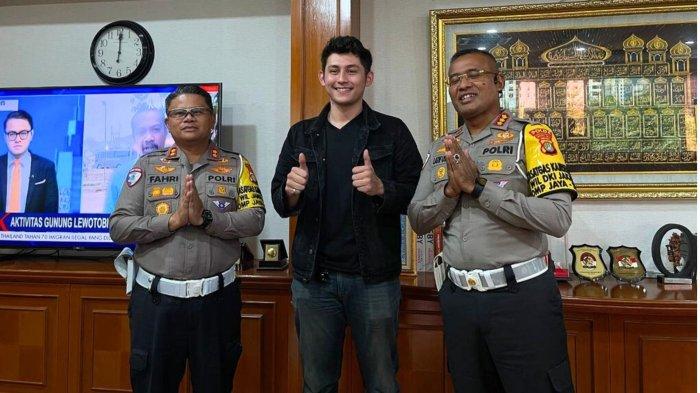 Profil Lachlan Gibson, Aktris yang Memviralkan Aksi Arogan Petugas ...