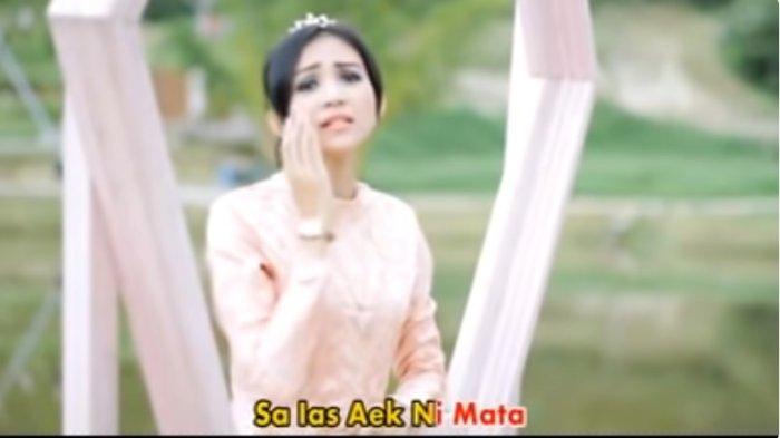 Lirik Lagu Mandailing Tarhalang Cinta Baen Sarjana yang Dinyanyikan Farro Simamora Ft Nila Sari ...