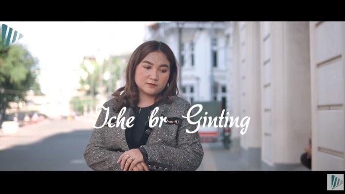 Lirik Lagu Karo Pengelegiku Dipopulerkan Iche Br Ginting, Lengkap dengan Terjemahannya - Tribun ...