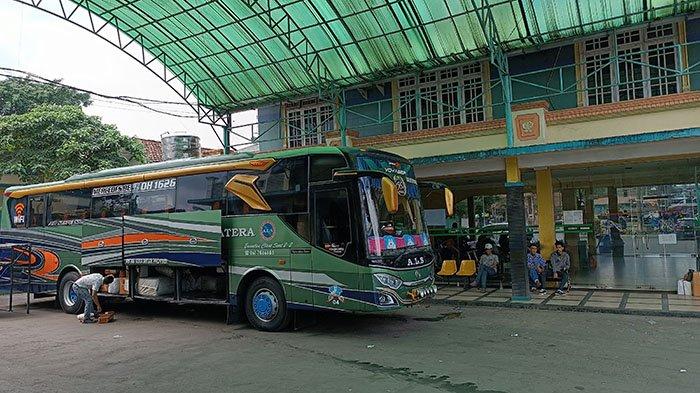 Jelang Lebaran 2023, Penumpang Mudik di Loket PT ALS Masih Sepi ...