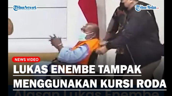 Hadir Saat Konferensi Pers, Lukas Enembe Tampak Menggunakan Kursi Roda - Tribun-medan.com