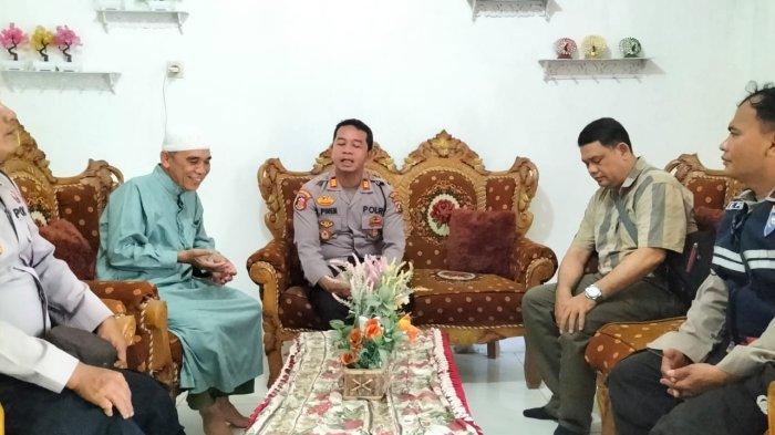 Bertemu Ketua MUI Dolok Merawan, Kapolsek Ajak Warga Jaga Kamtibmas di ...