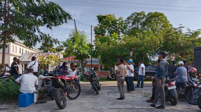 Kantor Bawaslu Deli Serdang Digeruduk Massa Pendukung M Ali Yusuf Siregar dan Bayu Sumantri ...