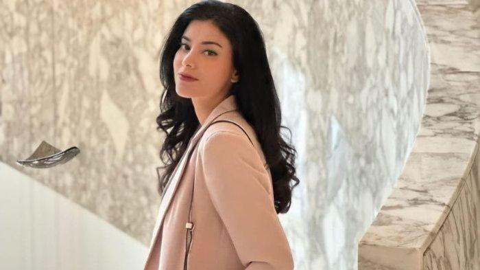 Profil Medina Dina, Model yang Dirumorkan Calon Istri Gading Marten Mama Baru Gempi - Tribun ...