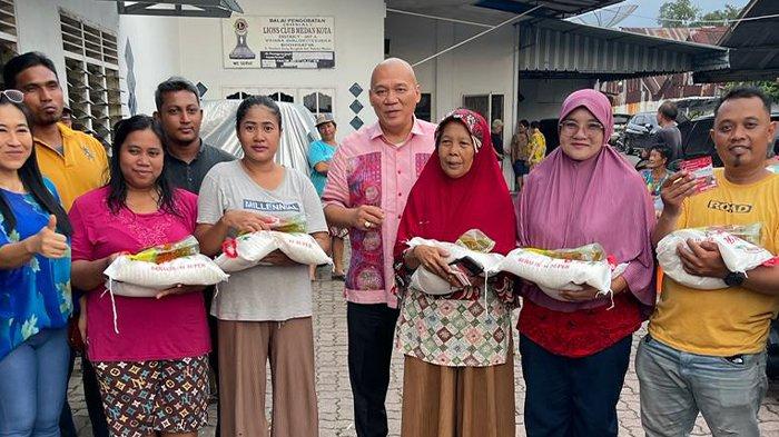 Sambut HUT RI ke-78, Brilian Moktar Bagikan Bantuan Sembako dan Kursi ...