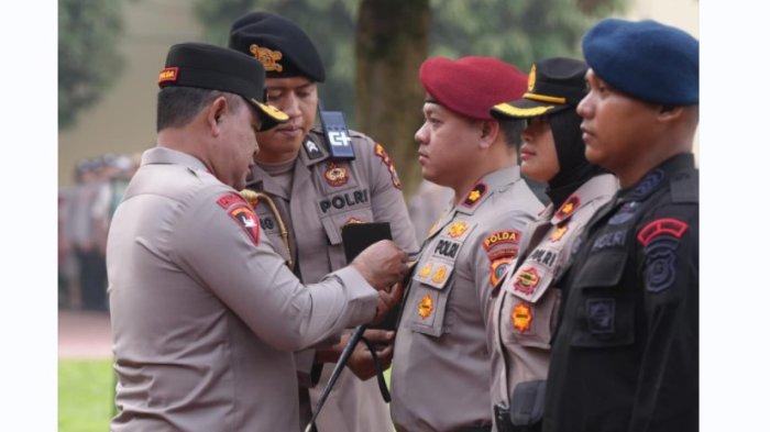 Pakai Baret Merah Reserse, Kompol Pandu Winata Disematkan Pin Emas dari ...