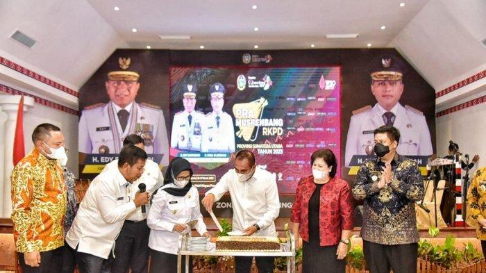 Jalanan di Kabupaten Toba Banyak yang Rusak, Bupati Poltak Sitorus Minta Edy Rahmayadi Bertindak ...