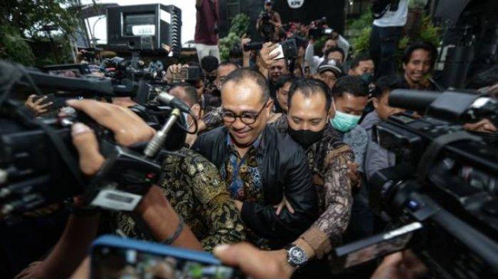 NASIB Rafael Alun Trisambodo Diperiksa KPK, Kini Ditinggal Kabur ...