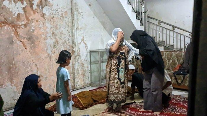 PILU Nasib 4 Anak Septian, Satpam Dibunuh Anak Majikan di Bogor, Kini ... PILU Nasib 4 Anak Septian, Satpam Dibunuh Anak Majikan di Bogor, Kini ...