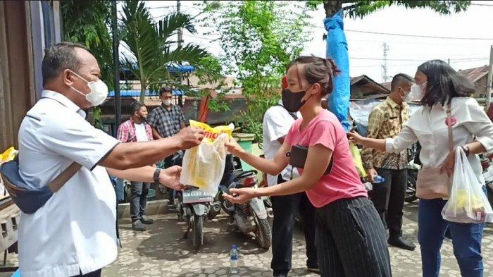 PASAR Murah Minyak Goreng Digelar di Jalan Sentosa Baru, Warga Keluhkan ... PASAR Murah Minyak Goreng Digelar di Jalan Sentosa Baru, Warga Keluhkan ...