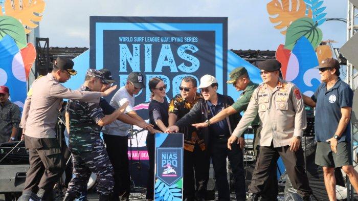 Kapolres Nias Selatan Turut Bka Kejuaraan Surfing Internasional Nias ...