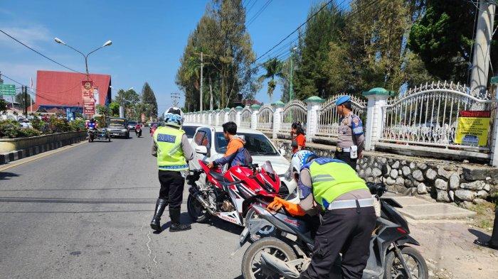 28 Pengemudi dan 22 Unit Motor Ditindak Satlantas Polres Tanah Karo Dalam Ops Keselamatan Toba ...