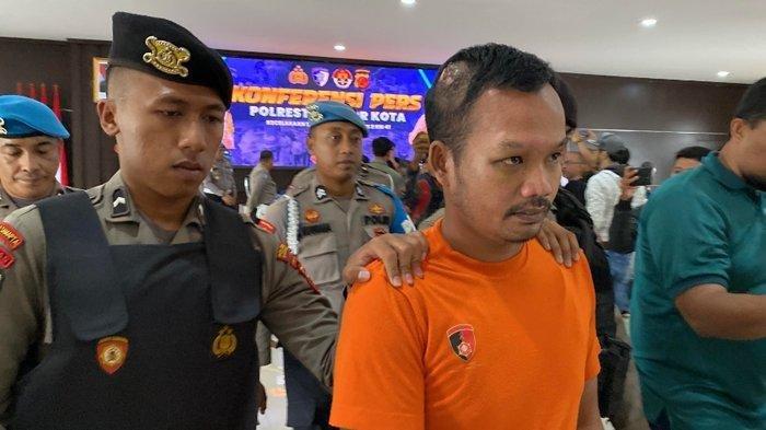 POTRET Bendi Wijaya Pakai Baju Tahanan, Kepalanya Luka, Truk yang Dikemudikannya Kelebihan ...