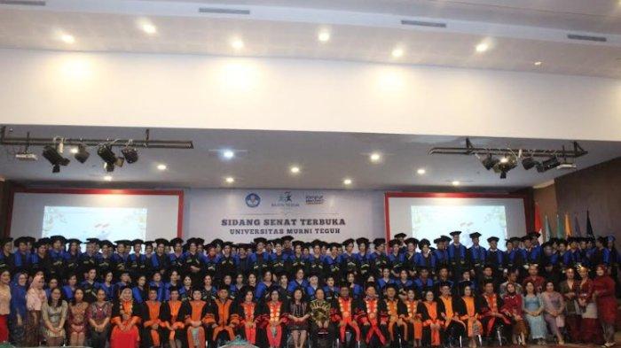Universitas Murni Teguh Kukuhkan 134 Wisudawan di Wisuda Perdana ...