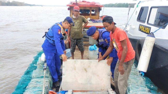 Sat Polairud Polres Tanjung Balai Hentikan Kapal Mencurigakan di Tengah Laut - Tribun-medan.com