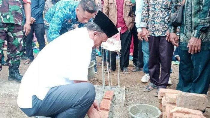 PEMBANGUNAN Masjid Al-Ikhlas, Wabup Pakpak Bharat H Mutsyuhito Solin Lakukan Peletakan Batu ...