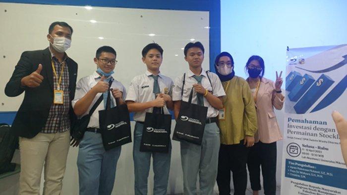 Mikroskil Beri Pemahaman Investasi Dengan Permainan Stocklab Untuk Siswa/i SMA Wiyata Dharma ...