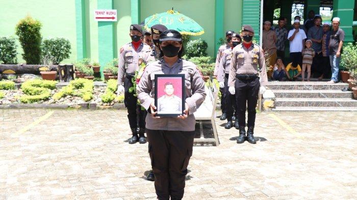 Kapolres Sibolga Irup Persemayaman dan Pemakaman Jenazah Almarhum Kasat ...
