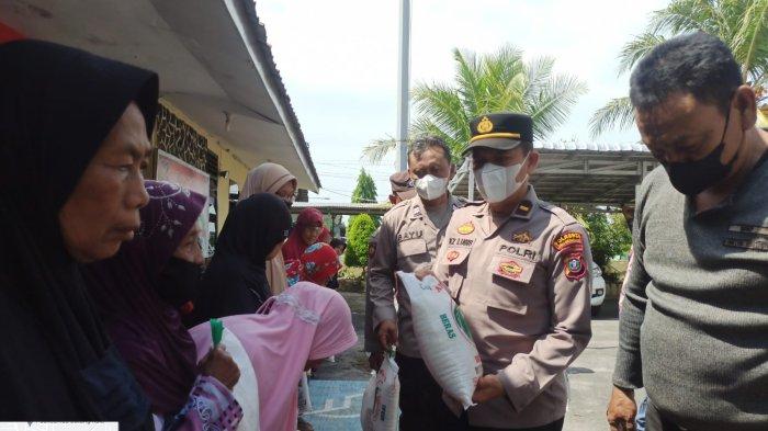 Ringankan Beban Masyarakat Terdampak Kenaikan BBM Polsek Batang Kuis Bagikan Sembako - Tribun ...