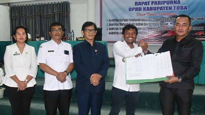 Pemerintah Kabupaten dan DPRD Toba Tandatangani Nota Kesepakatan Ranperda P APBD TA 2023 ...
