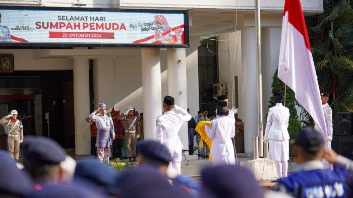 Upacara Peringati Hari Sumpah Pemuda, Plt Wali Kota Medan Aulia Rachman Kenakan Pakaian Adat ...