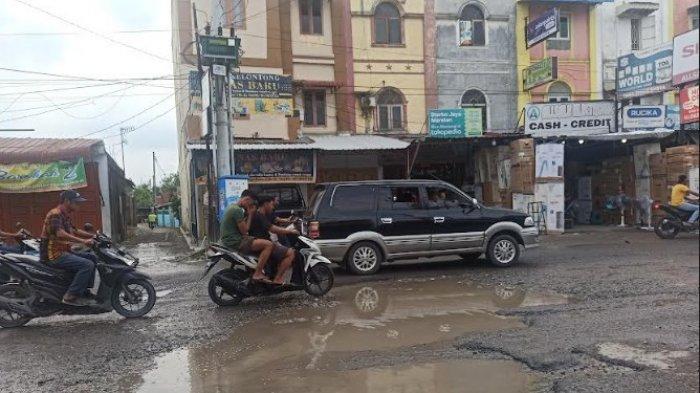JALAN Pasar V Marelan Rusak Parah, Bolak Balik Diperbaiki Tetap Hancur ...