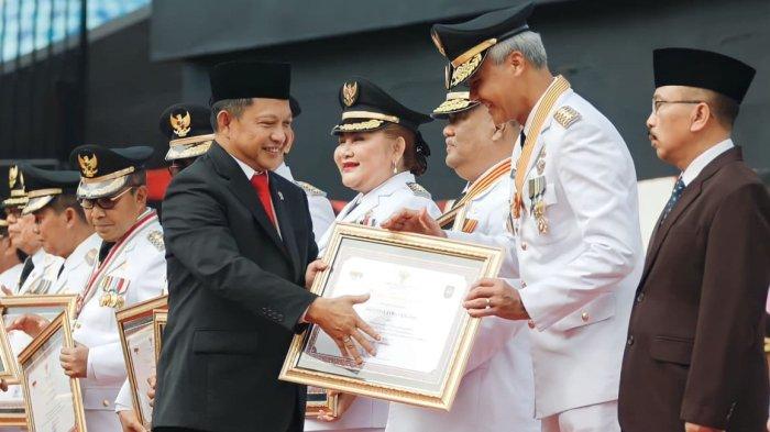 Ganjar Kembali Raih Penghargaan, Jateng Jadi Provinsi Berkinerja Terbaik Nasional - Tribun-medan.com