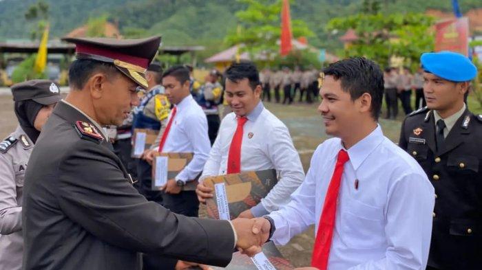 44 Personil Polres Tapteng Berprestasi Terima Penghargaan Pada HUT RI ke 78 - Tribun-medan.com