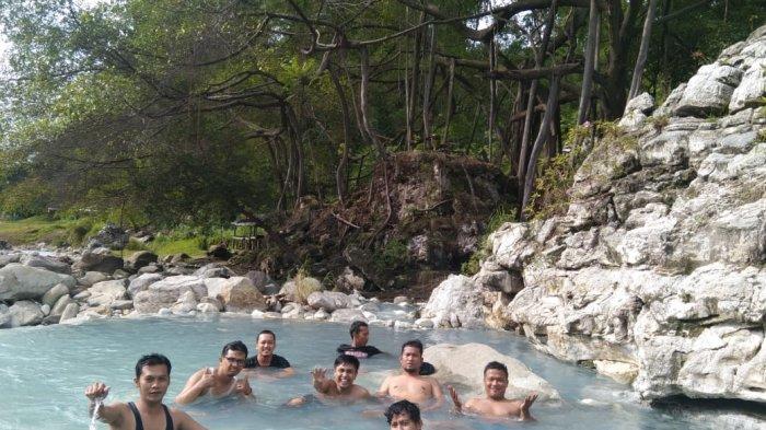 SENSASI Mandi di Sungai Dua Rasa Sibolangit, Tempat Wisata Alam yang ...